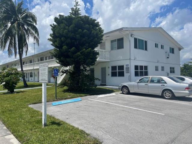 121 204th St NE #11, Miami Gardens, FL 33179