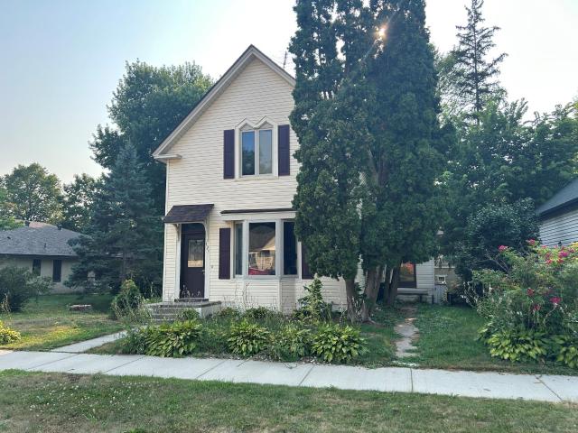 121 2nd Street S