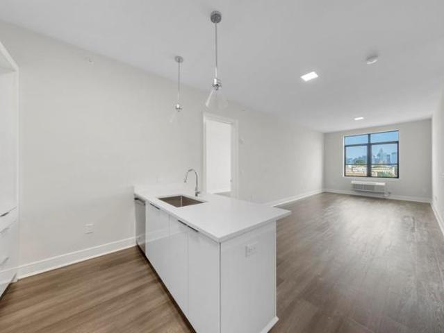 121 34th St #606 Union City, NJ 07087