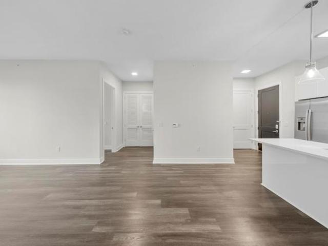 121 34th St #612 Union City, NJ 07087