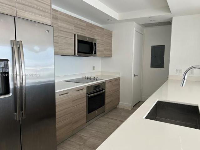 121 34th St NE #1207, Miami, FL 33137