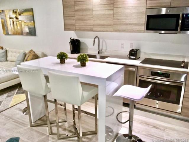121 34th St NE #2206, Miami, FL 33137