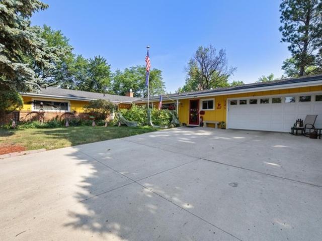 121 7th Ave SE, Minot, ND 58701