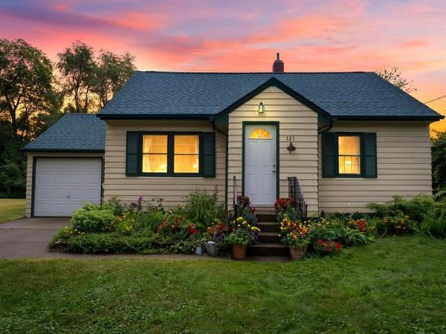 121 6th Ave NE, Cambridge, MN 55008