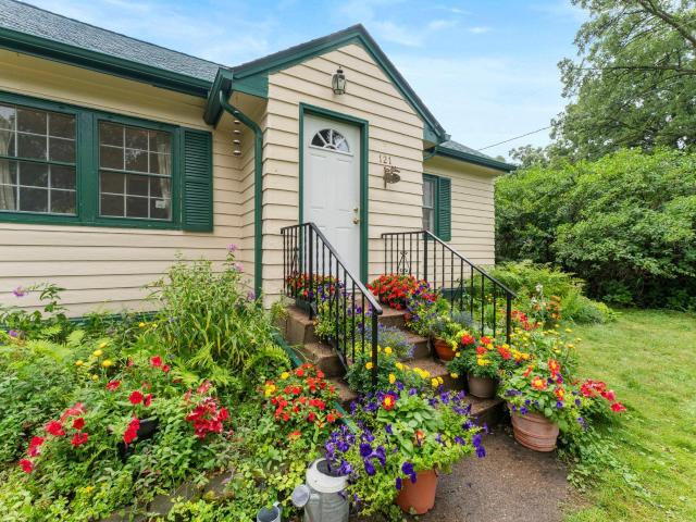121 6th Avenue NE