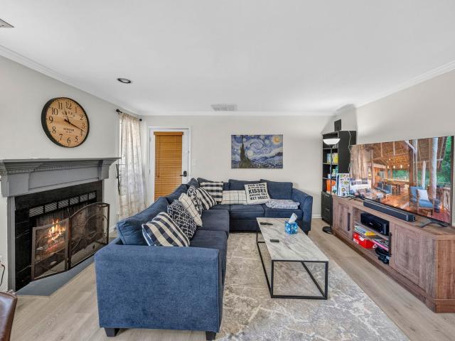121 Country Club Dr # 10