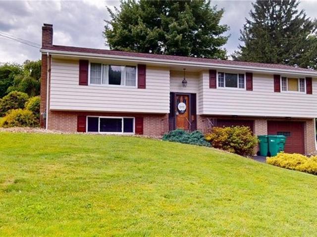 121 Covewood Dr, Butler, PA 16001