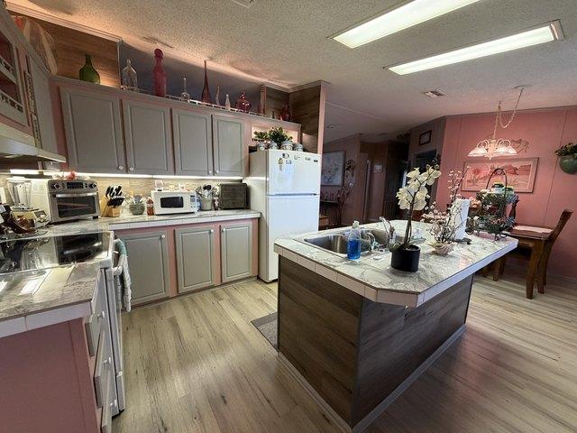 121 Coach Light Ct, Sanford, FL 32773