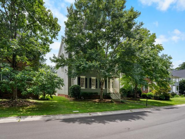 121 College Avenue