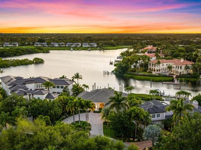 121 Commodore Dr, Jupiter, FL 33477