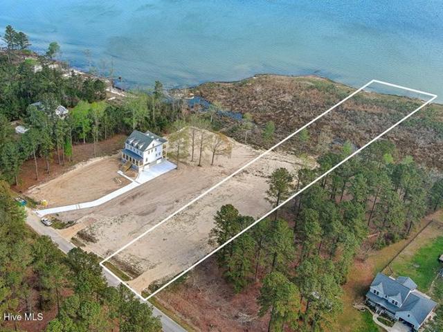 121 Cedarwood Dr, Havelock, NC 28532