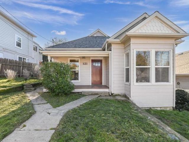 121 Center St, Jackson, CA 95642