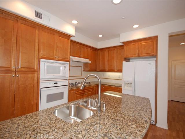 121 Chantilly