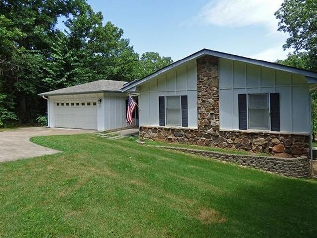 121 Cherokee Rd, Cherokee Village, AR 72529