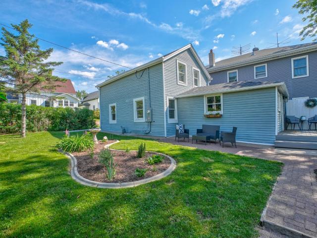 121 Cherry Street W