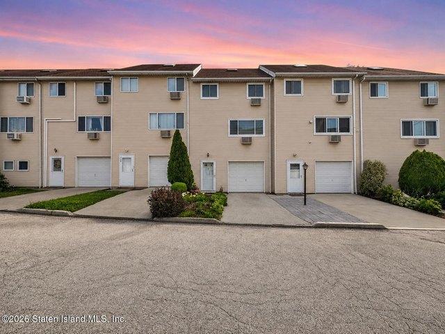 121 Clark Ln, Staten Island, NY 10304