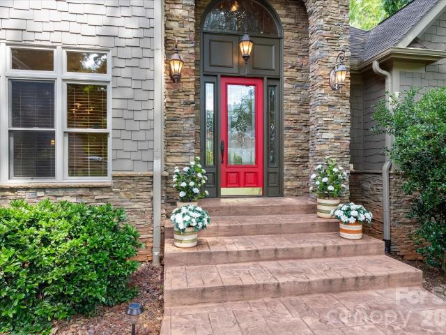 121 Creek Cove Lane