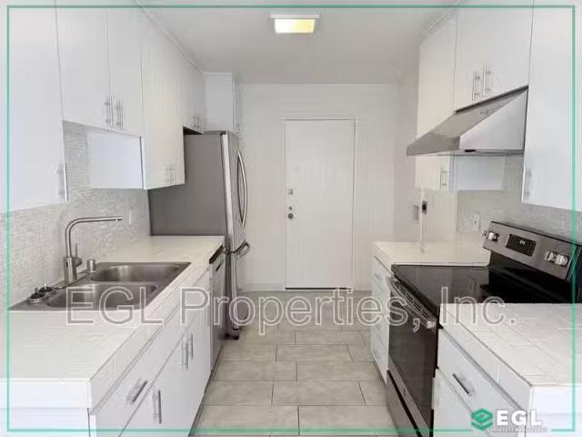 121 Croft Ave Houses in Los Angeles, CA