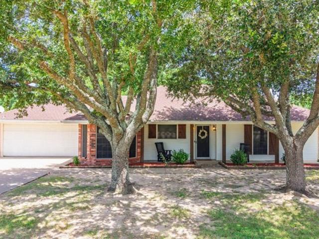 121 Curtis Ln, Quinlan, TX 75474