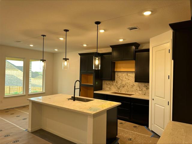 121 Amber Oak Ln