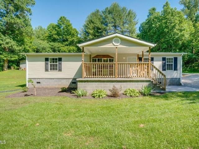 121 Autumn Wood Ln, Elizabethton, TN 37643