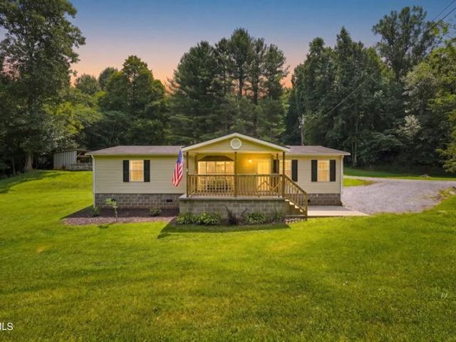 121 Autumn Wood Ln, Elizabethton, TN 37643