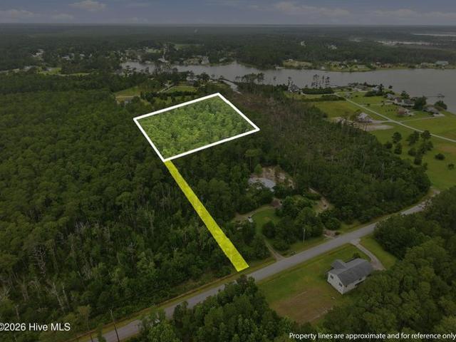 121 Bay Dr, Smyrna, NC 28579