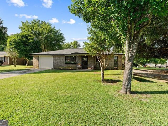 121 Barnesdale Dr, Warner Robins, GA 31093