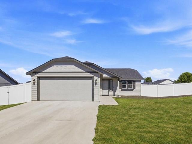 121 Bitters Loop, Grandview, WA 98930