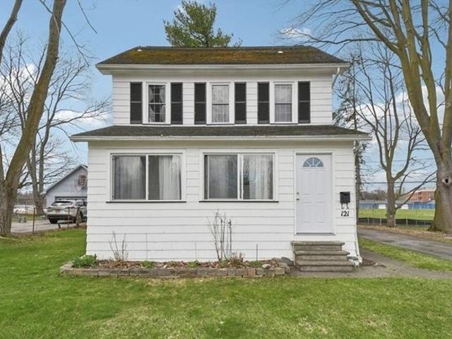 121 Brooklawn Dr, Rochester, NY 14618