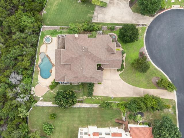 121 Burgess Ln