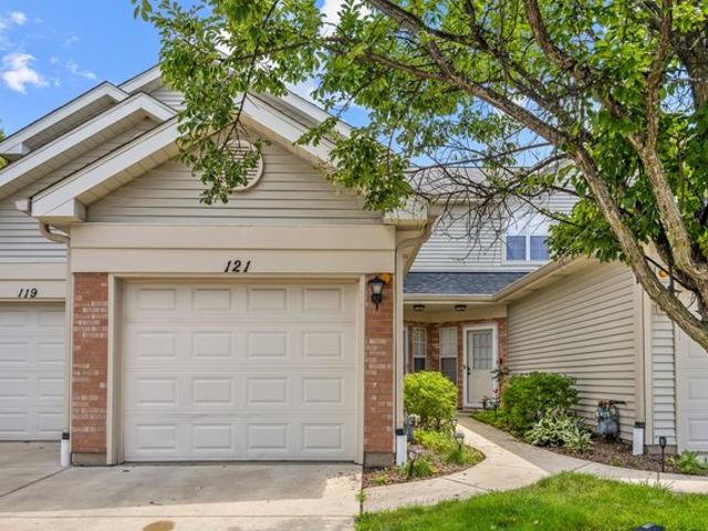 121 Golfview Dr, Glendale Heights, IL 60139