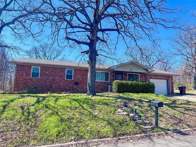 121 Gilbert Dr, Eufaula, OK 74432