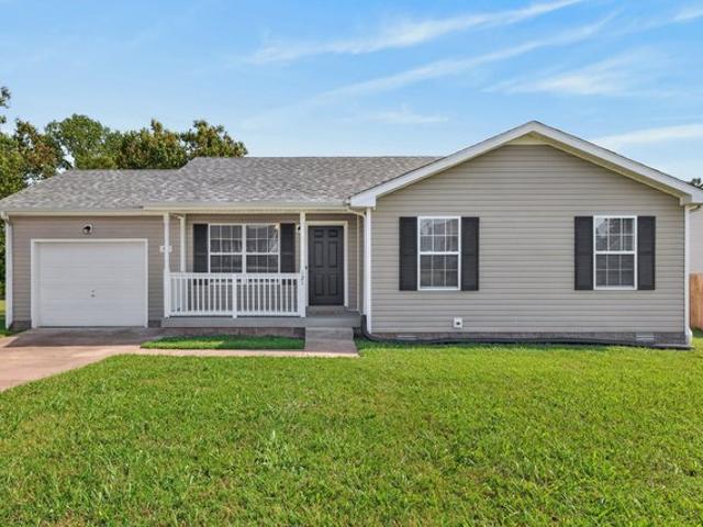 121 Gleaves Ln, Oak Grove, KY 42262