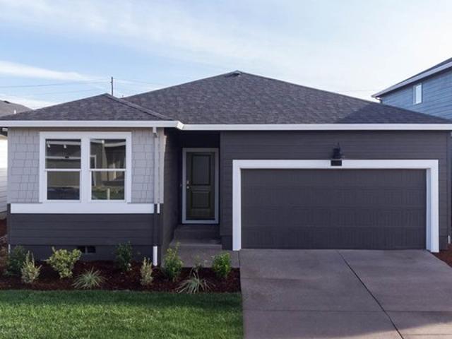 121 Greencrest St NE, Salem, OR 97301