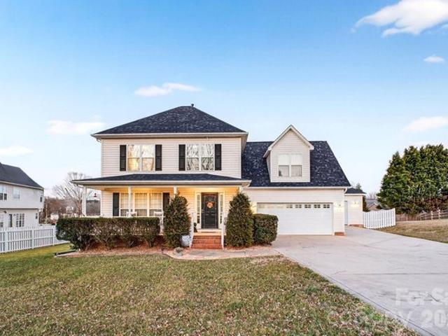 121 Guernsey Ct, Dallas, NC 28034
