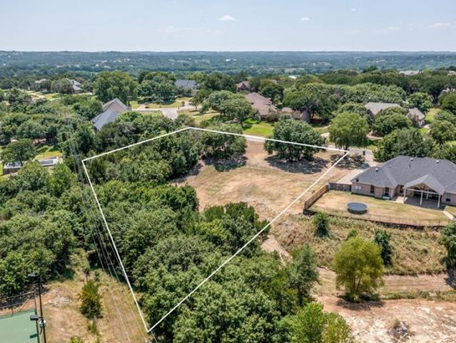 121 Danielle Dr, Hudson Oaks, TX 76087
