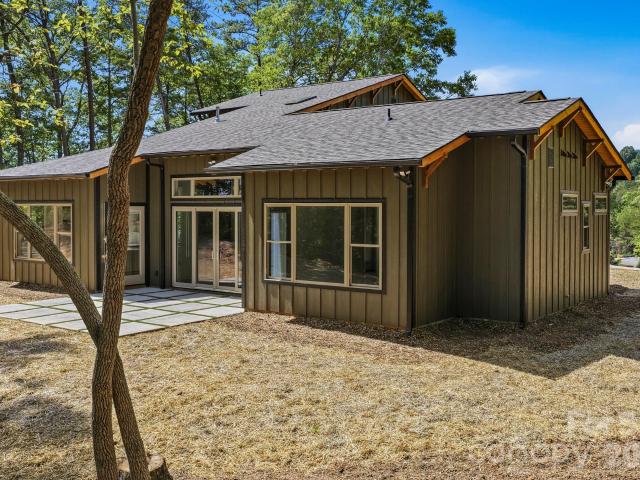121 Deer Jump Trail