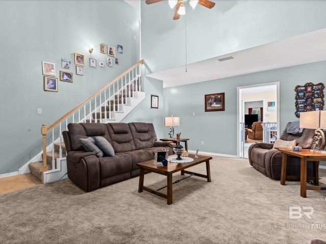 121 Dunbar Loop