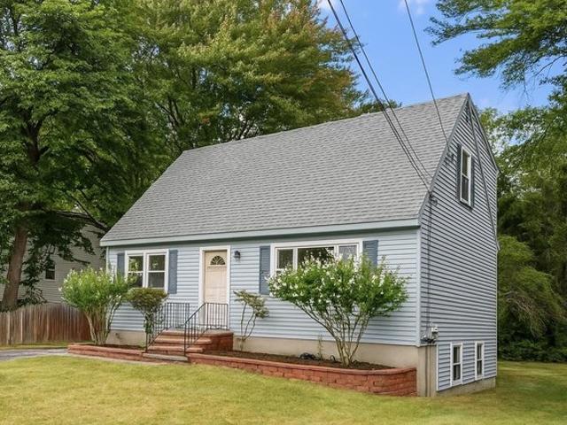 121 Dunbarton Rd, Manchester, NH 03102