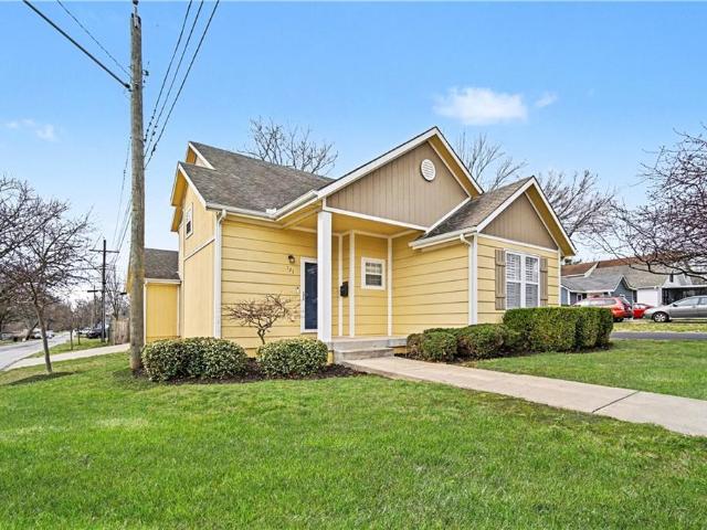 121 E 80th St, Kansas City, MO 64114 | Compass