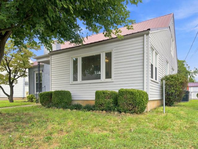 121 E 9th