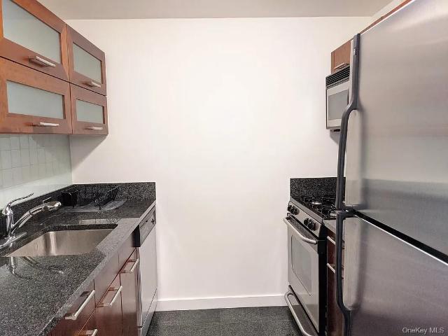 121 E 23rd Street 3F