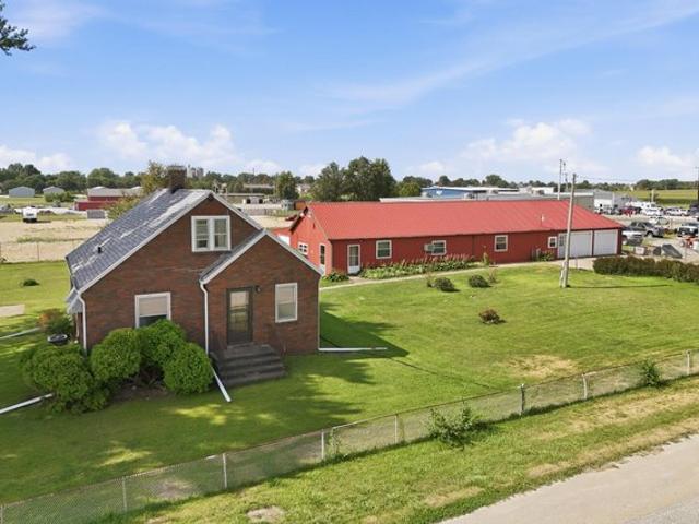 121 E Walcott Rd, Walcott, IA 52773