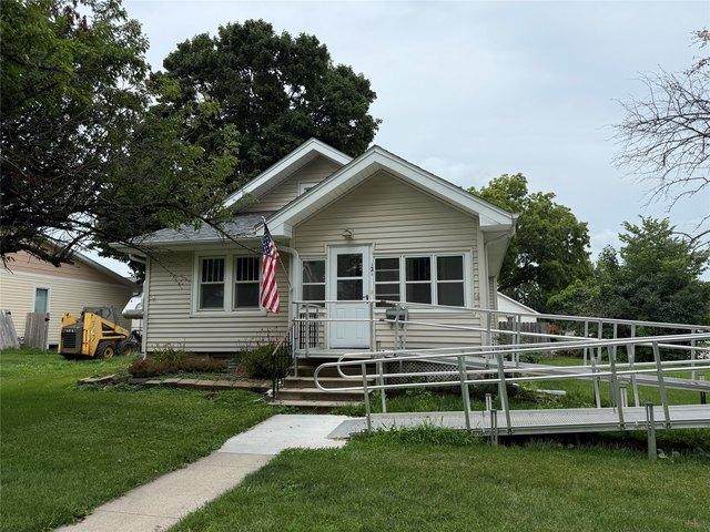 121 E Benton St, Winterset, IA 50273
