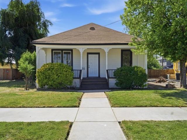 121 E Elm St, Hanford, CA 93230