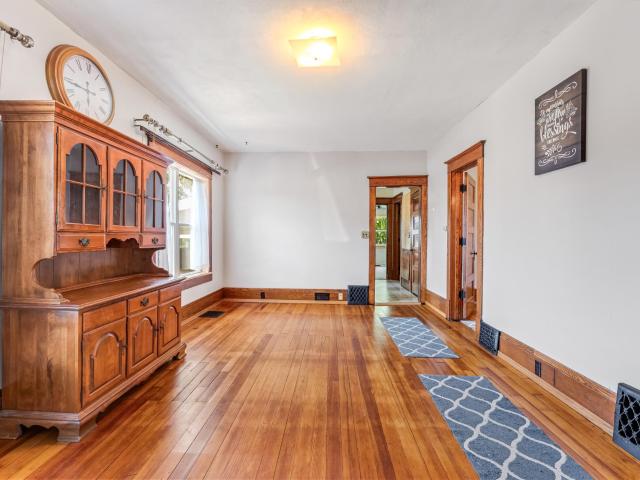 121 E Lincoln Street