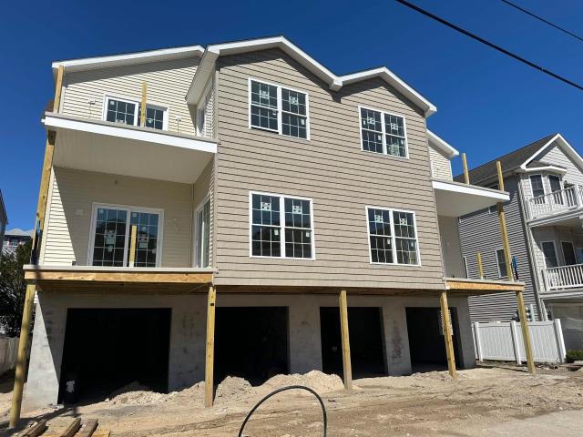 121 e maple
