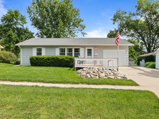 121 E Oneil Dr, Ames, IA 50010