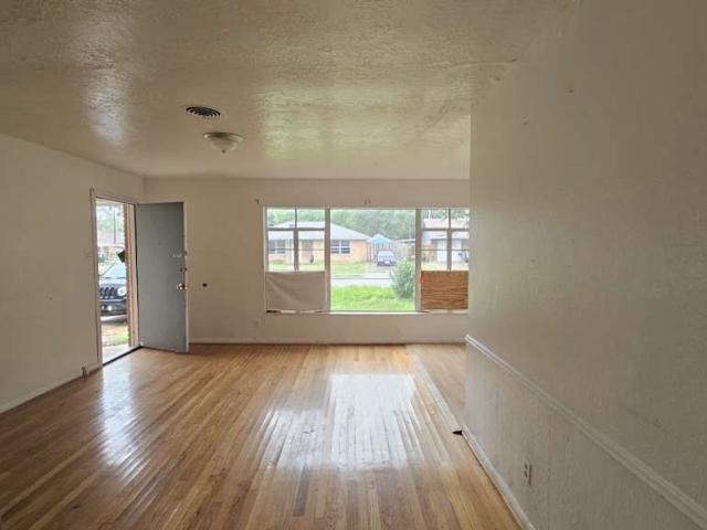 121 E Riverwood Drive